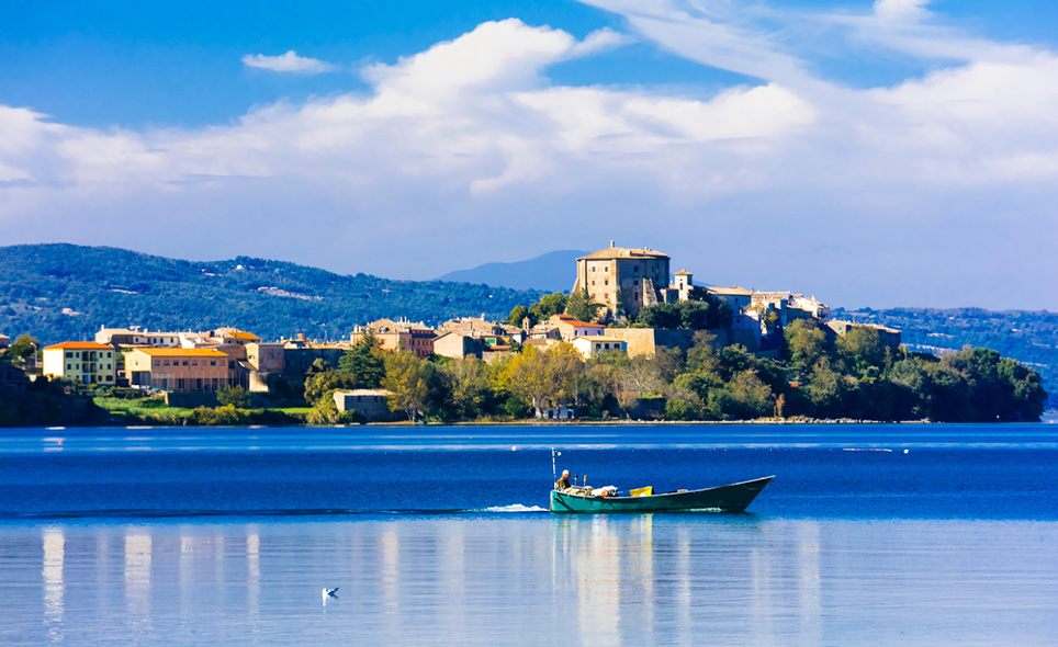 Bolsena. Il lago che non ti aspetti | Adesso Online